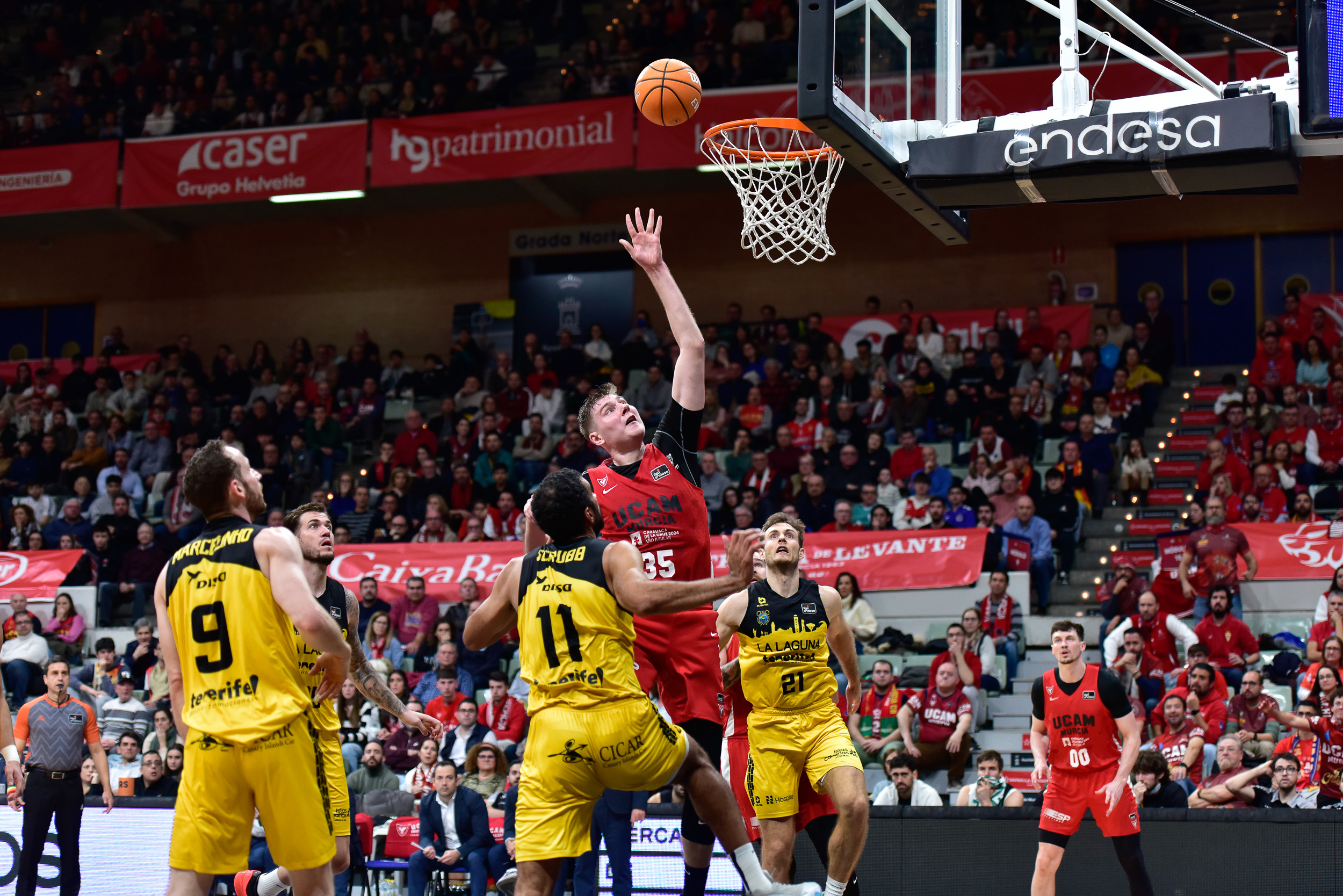 Un error arbitral histórico y un triple de Kramer dejan al UCAM Murcia ...